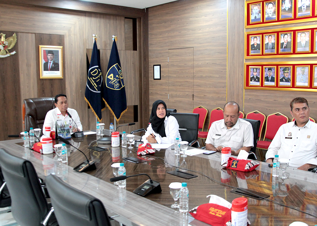 Kanwil Kemenkum Jabar Bersama BPHN Berikan Pembekalan Kepada Peserta Peacemaker Justice Award 2025